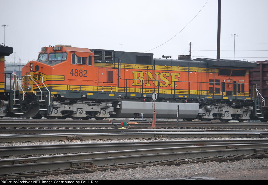 BNSF 4882